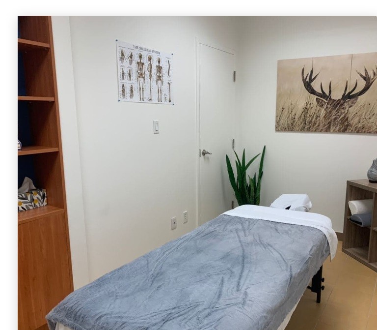 Qun Huang, Massage Therapist, NORTH YORK | Lumino Health